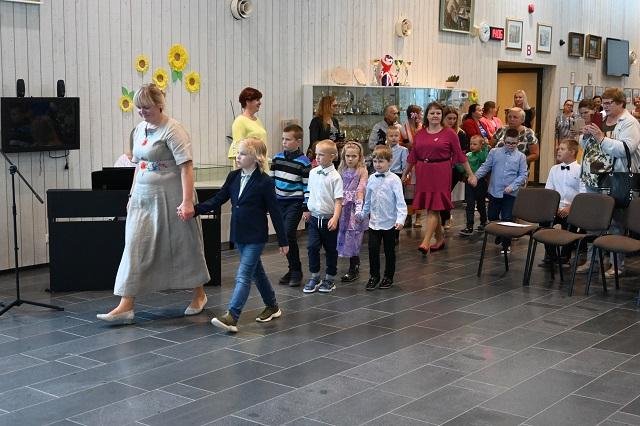 Foto avaneb modaalaknas